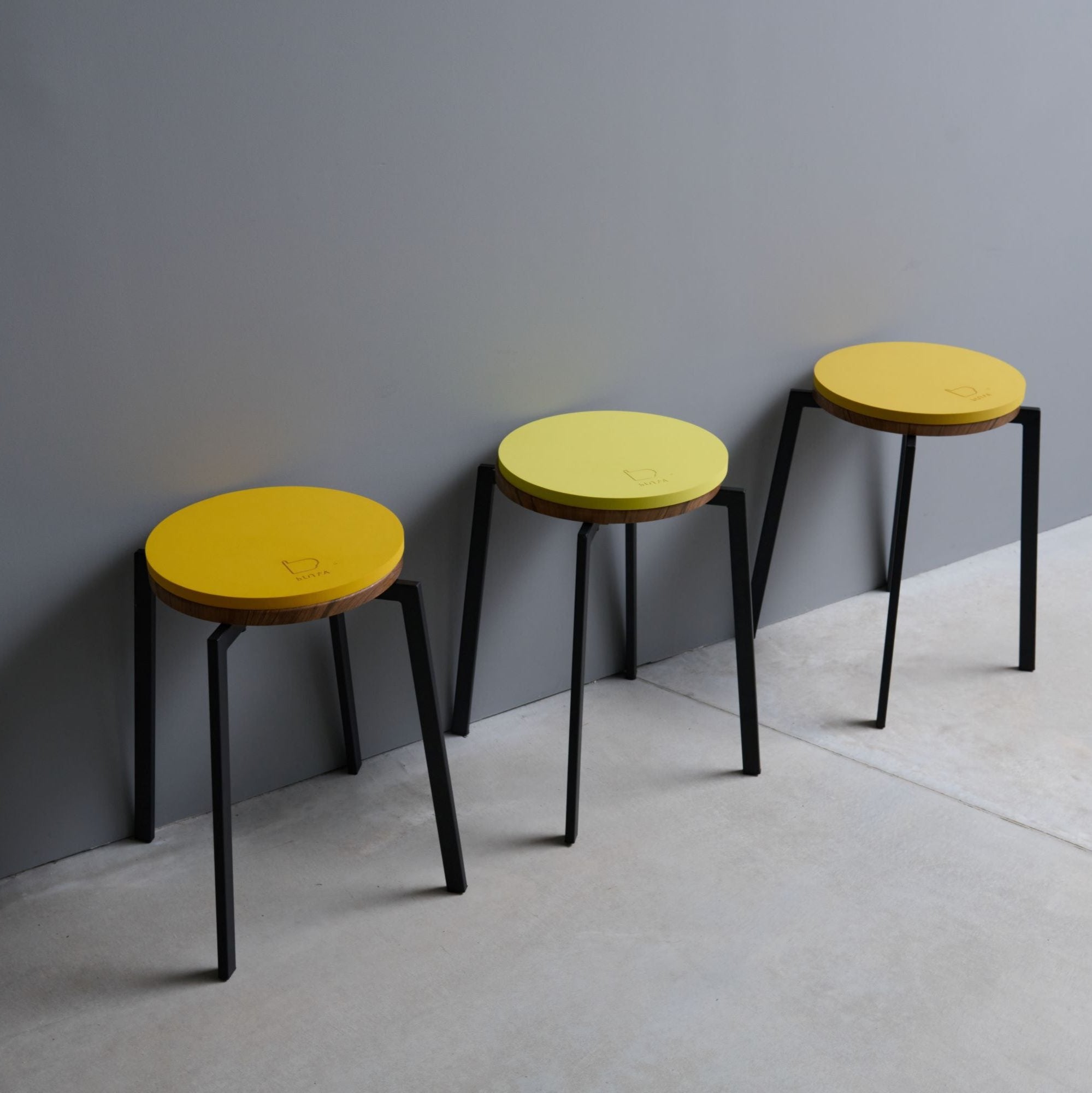 buntA shikimono sitting round - マンダリン